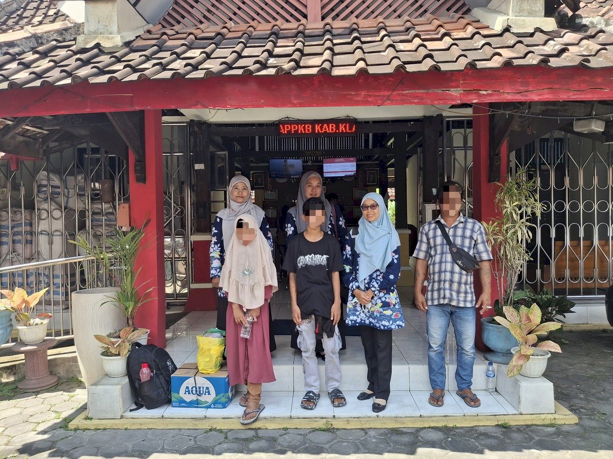 Pengantaran kembali PPKS Anak ke PPSA Kumuda Putera Puteri Magelang - Dinsosp3akb Kabupaten Klaten